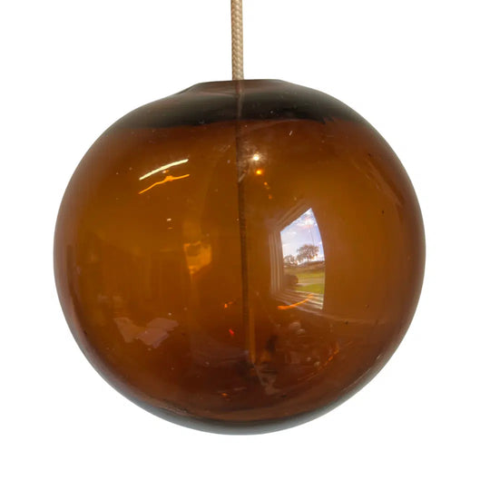 Glaskugle Oliven, Ø8 cm || Køb alle dele til Snoren hos Rikki Tikki Shop!