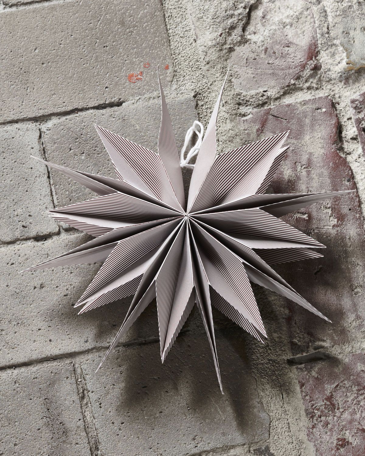 Stjerne, Capella, Brændt rød/hvid Ø30 cm || Køb den online hos Rikki ...